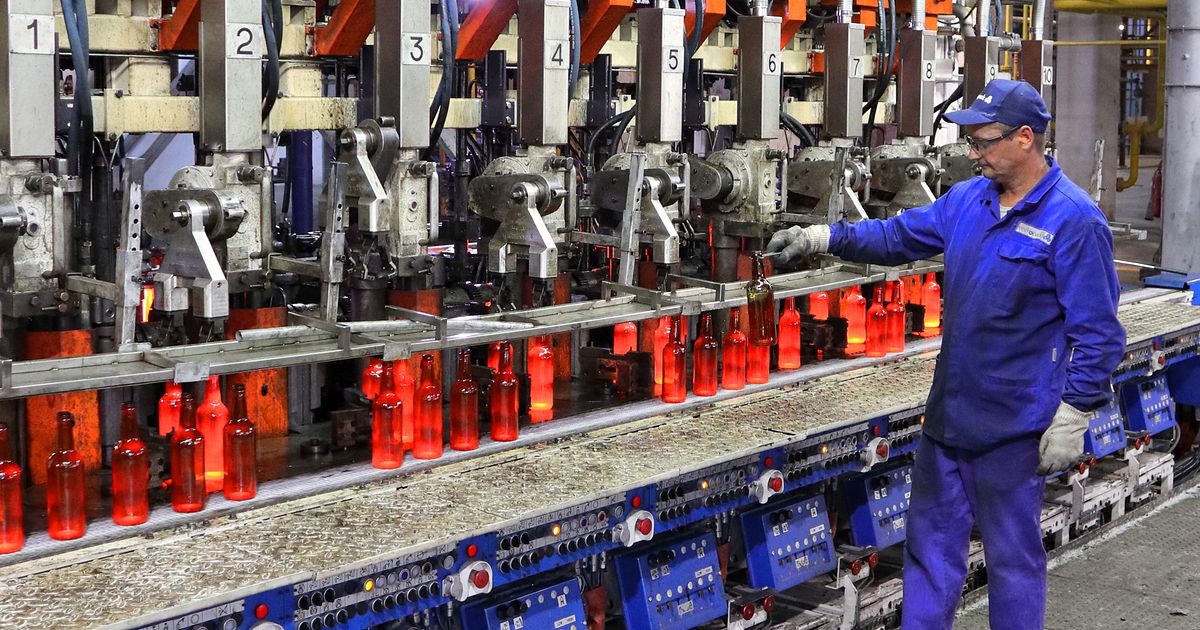 Hostomel plant restarts second furnace | Vetropack Group